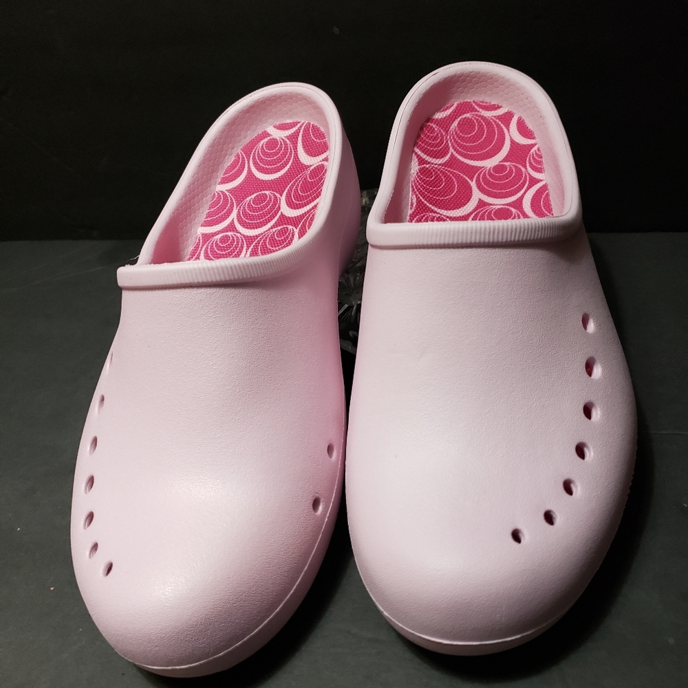 Crocs "Freesail" Slip-On Round Toe Clogs Women Size 6 - Gem